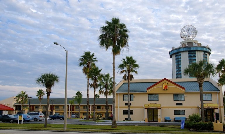 Super 8 by Wyndham Orlando International Drive - Compare Deals