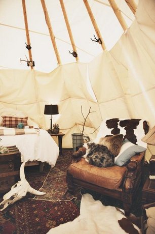 Dreamcatcher Tipi Hotel, Gardiner - Compare Deals